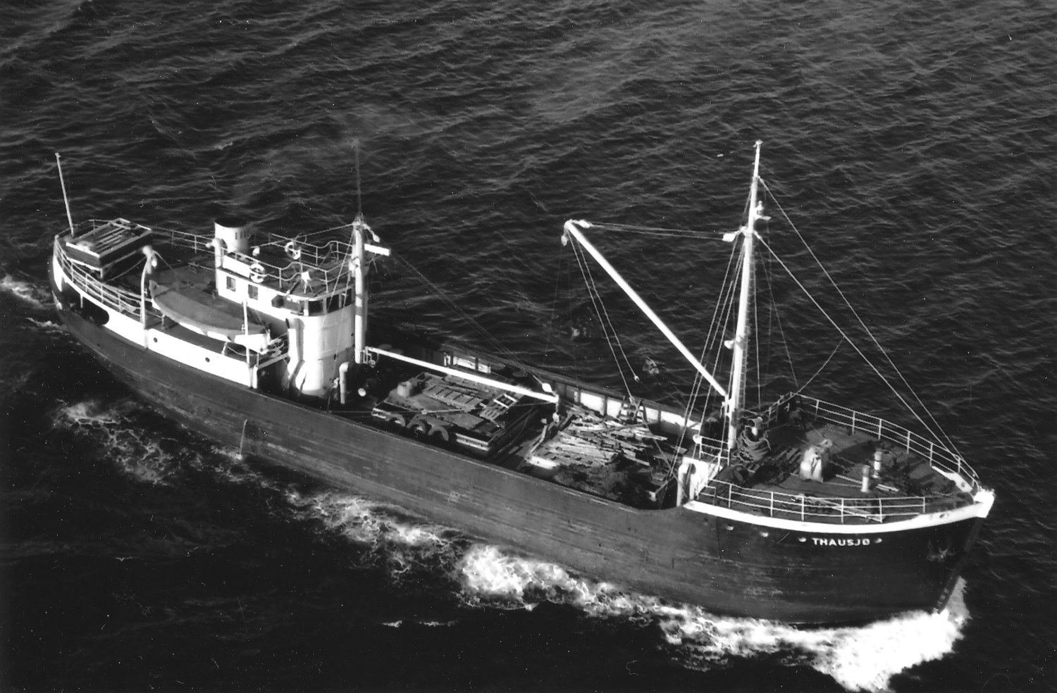 Store treskip 1941-46 — Skipet